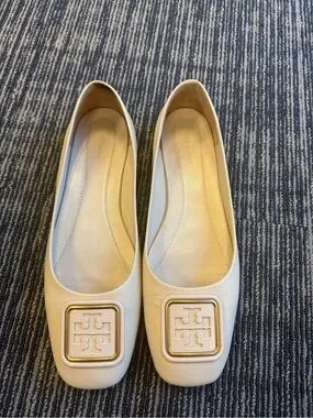 Tory Burch | Shoes | Tory Burch Cream Leather Squaretoe Logo Ballet ...